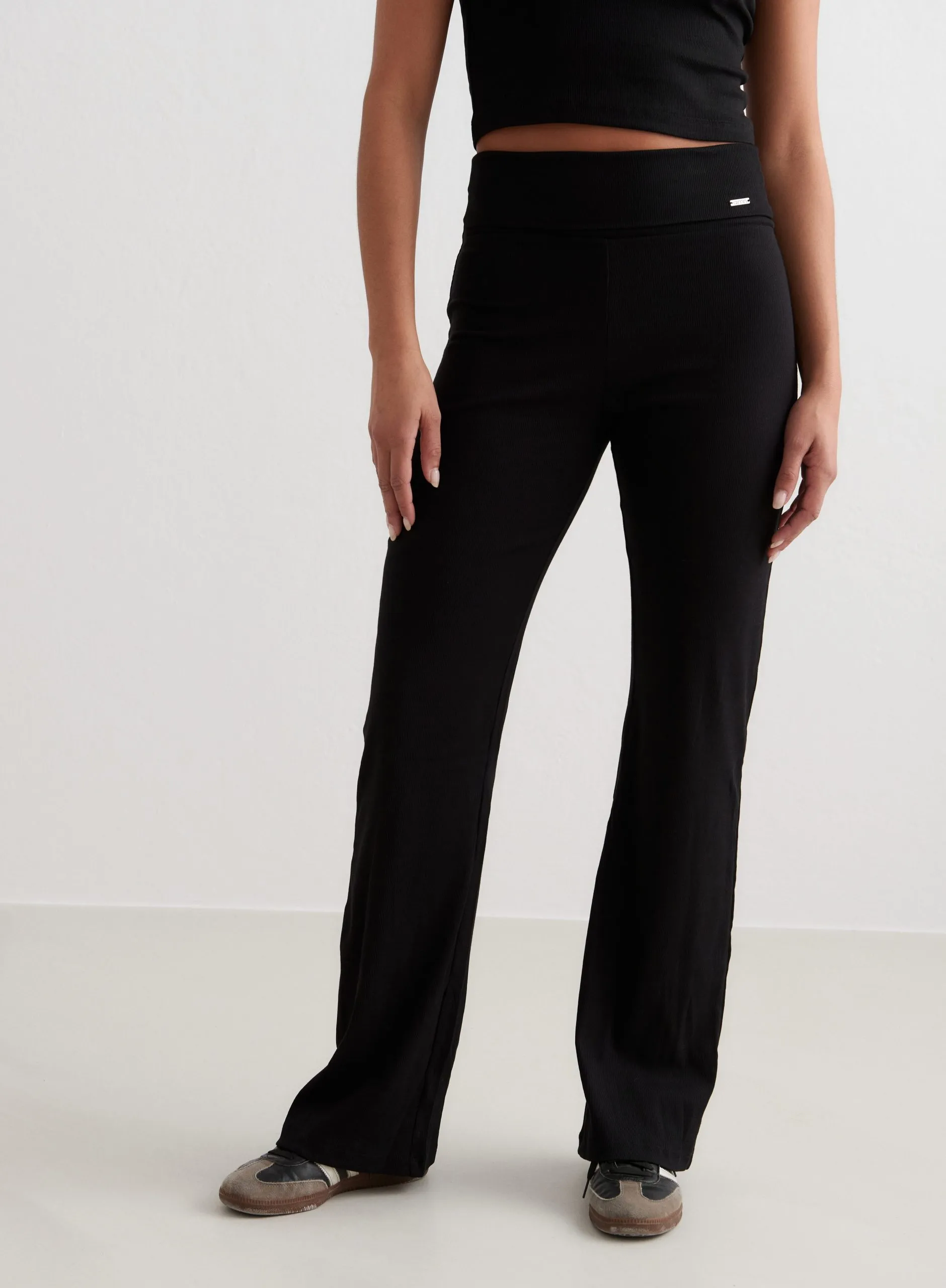 aimn Black Ease Ribbed Pants – Wodbúð
