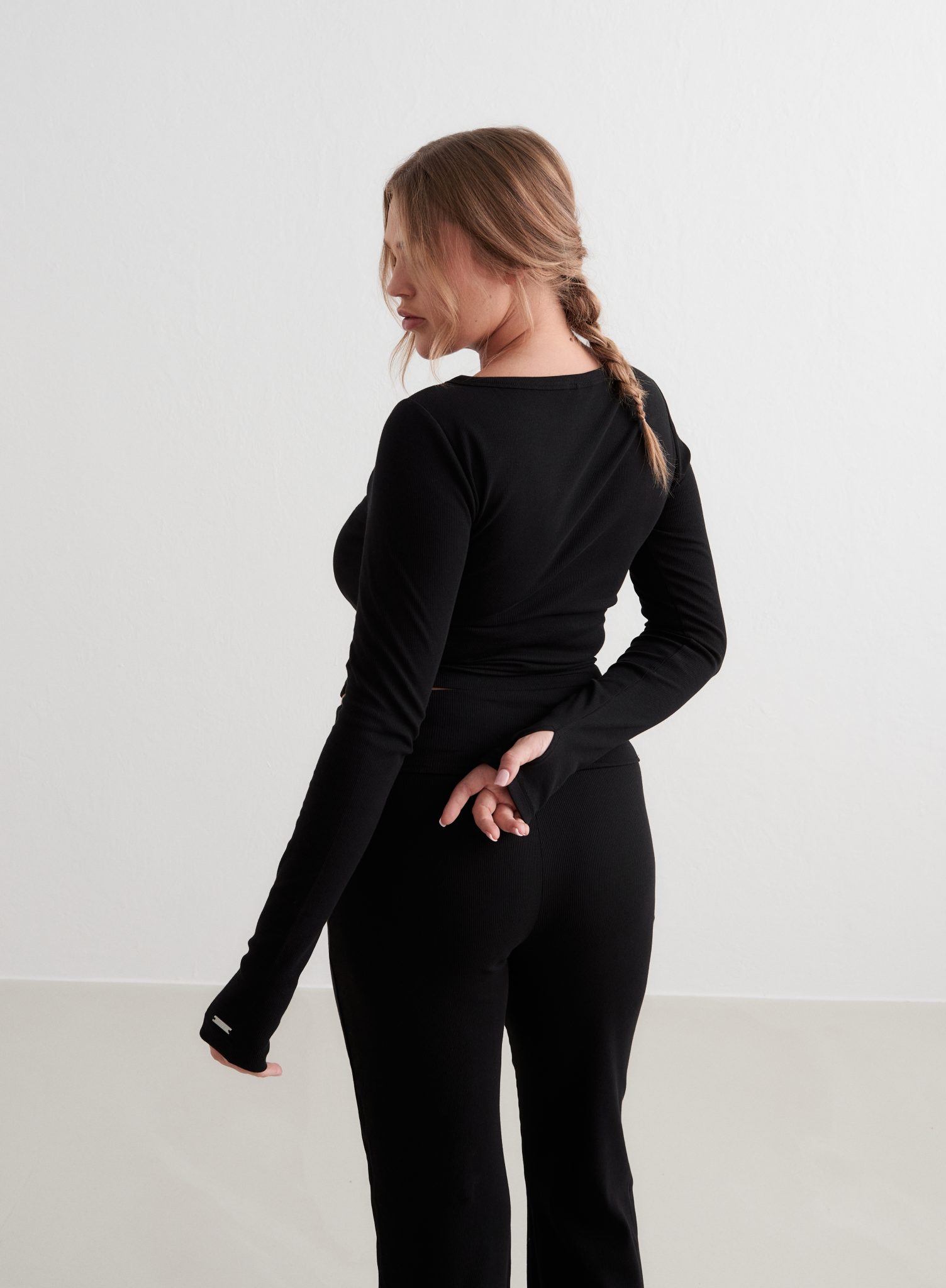 aimn Black Ease Ribbed Pants – Wodbúð
